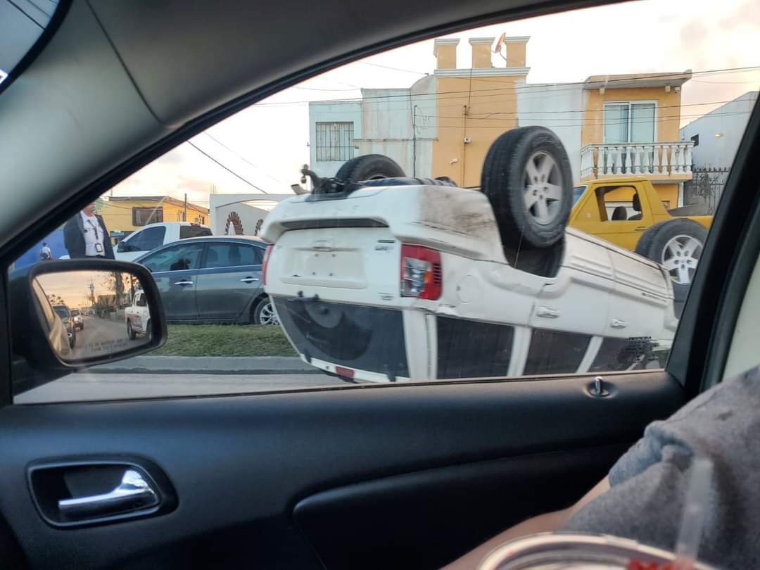 conductor de una camioneta Jeep, Cherokee, 4×4 se vuelca por manejar a ...